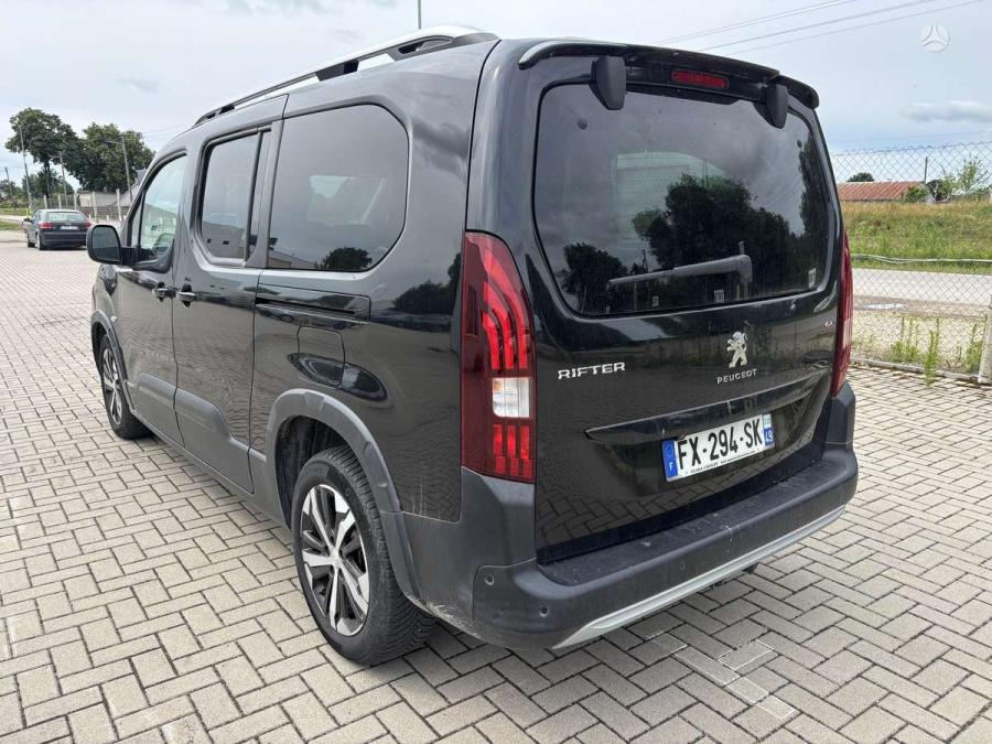 Melns Peugeot Rifter 2021 Tauragė, ar dzinēja tilpumu 1.20 L un nobraukumu 150 tūkst. km par 11700 €, foto 8 vietnē AUTOMOTO.COM.LV