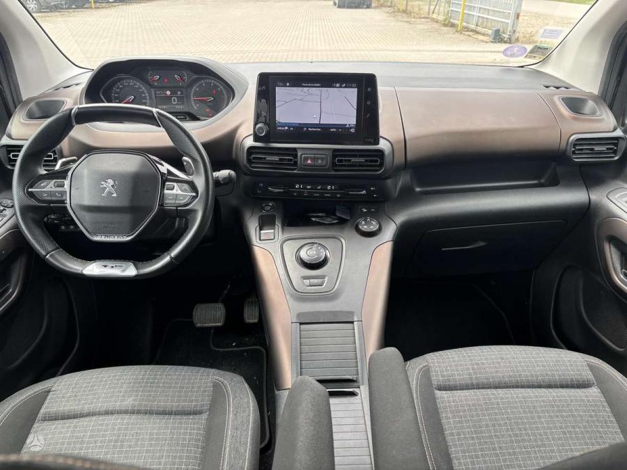 Melns Peugeot Rifter 2021 Tauragė, ar dzinēja tilpumu 1.20 L un nobraukumu 150 tūkst. km par 11700 €, foto 17 vietnē AUTOMOTO.COM.LV