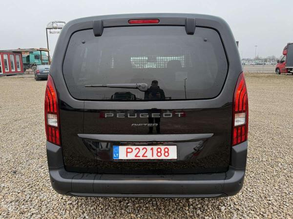 Black Peugeot Rifter 2025 in Vilnius, with an engine capacity of 1.50 L and mileage of 29 thousand km for 16500 €, photo 3 on AUTOMOTO.COM.LV
