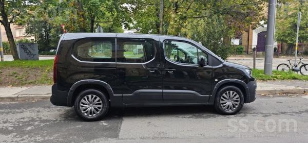 Melns Peugeot Rifter 2023 Rīga, ar dzinēja tilpumu 1.50 L un nobraukumu 70 tūkst. km par 18099 €, foto 4 vietnē AUTOMOTO.COM.LV