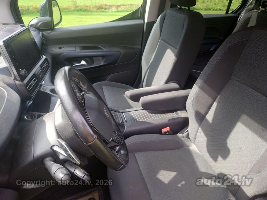 Melns Peugeot Rifter 2019 Rakvere, ar dzinēja tilpumu 1.50 L un nobraukumu 121 tūkst. km par 11600 €, foto 4 vietnē AUTOMOTO.COM.LV