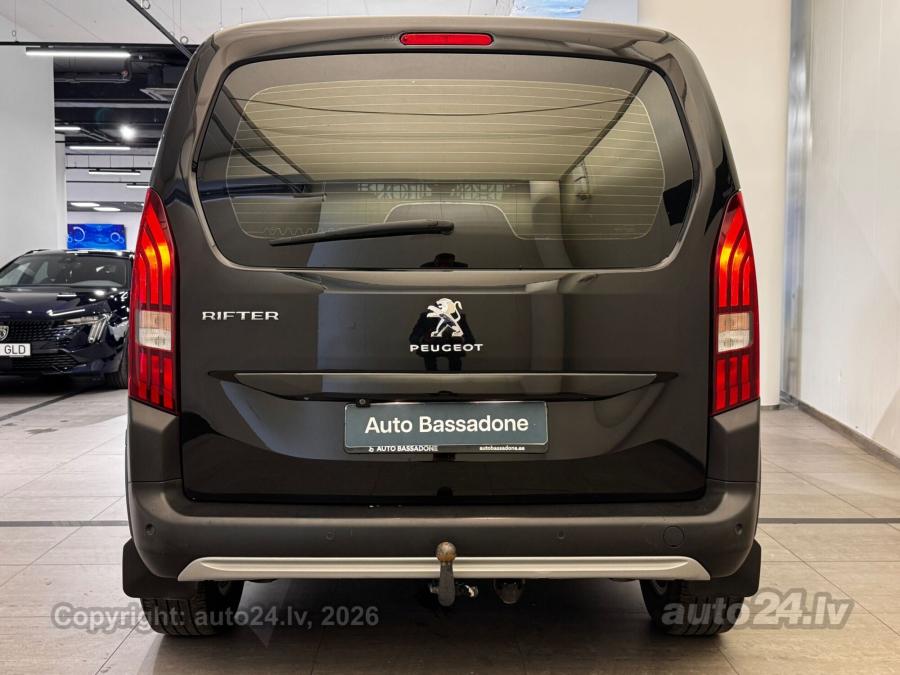 Melns Peugeot Rifter 2020 Tallina, ar dzinēja tilpumu 1.50 L un nobraukumu 171 tūkst. km par 16900 €, foto 6 vietnē AUTOMOTO.COM.LV