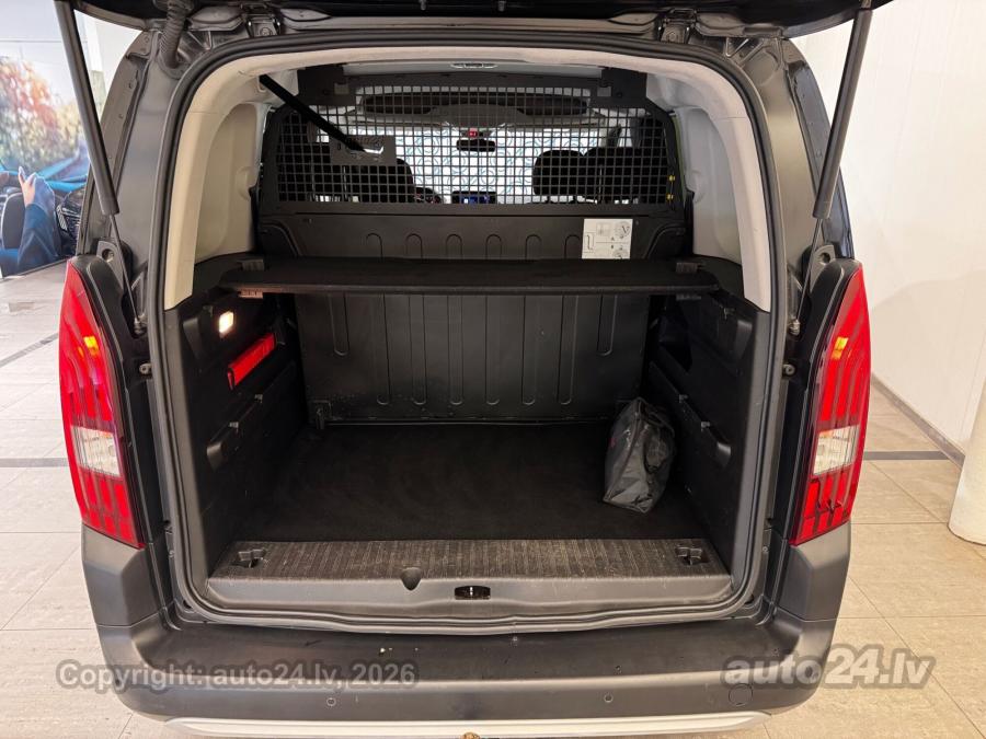 Melns Peugeot Rifter 2020 Tallina, ar dzinēja tilpumu 1.50 L un nobraukumu 171 tūkst. km par 16900 €, foto 7 vietnē AUTOMOTO.COM.LV