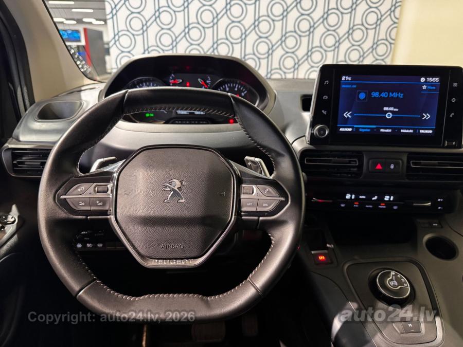 Melns Peugeot Rifter 2020 Tallina, ar dzinēja tilpumu 1.50 L un nobraukumu 171 tūkst. km par 16900 €, foto 21 vietnē AUTOMOTO.COM.LV