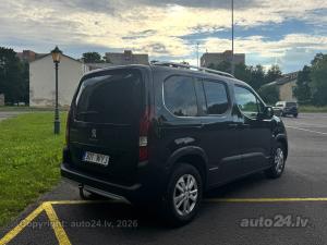 Black Peugeot Rifter 2020 in Narva-Joesuu, with an engine capacity of 1.50 L and mileage of 106 thousand km for 16600 €, photo 7 on AUTOMOTO.COM.LV