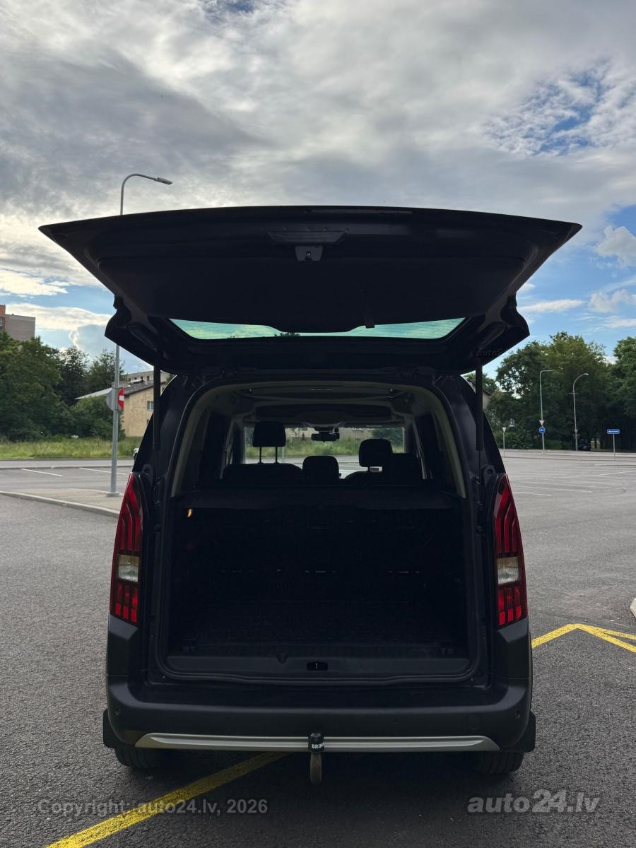 Black Peugeot Rifter 2020 in Narva-Joesuu, with an engine capacity of 1.50 L and mileage of 106 thousand km for 16600 €, photo 8 on AUTOMOTO.COM.LV