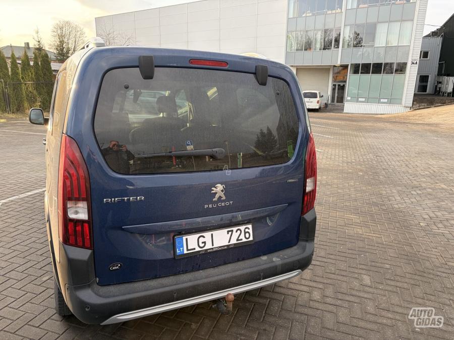 Zils Peugeot Rifter 2019 Viļņa, ar dzinēja tilpumu 1.20 L un nobraukumu 234 tūkst. km par 11500 €, foto 2 vietnē AUTOMOTO.COM.LV