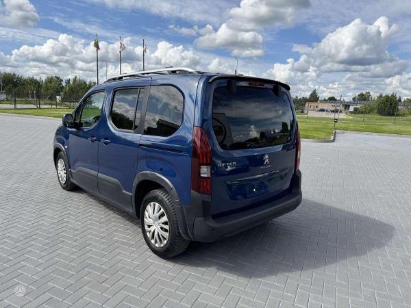 Zils Peugeot Rifter 2019 Telšiai, ar dzinēja tilpumu 1.50 L un nobraukumu 244 tūkst. km par 9300 €, foto 4 vietnē AUTOMOTO.COM.LV
