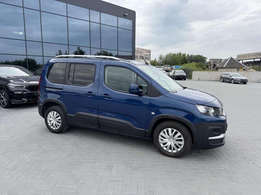 Zils Peugeot Rifter 2019 Telšiai, ar dzinēja tilpumu 1.50 L un nobraukumu 244 tūkst. km par 9300 €, foto 9 vietnē AUTOMOTO.COM.LV