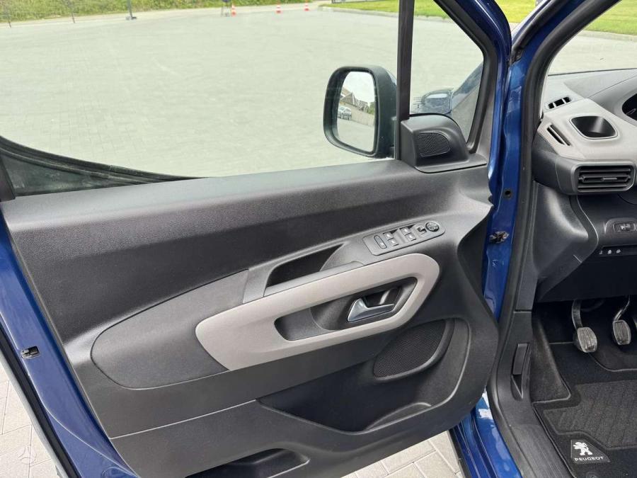 Zils Peugeot Rifter 2019 Telšiai, ar dzinēja tilpumu 1.50 L un nobraukumu 244 tūkst. km par 9300 €, foto 19 vietnē AUTOMOTO.COM.LV