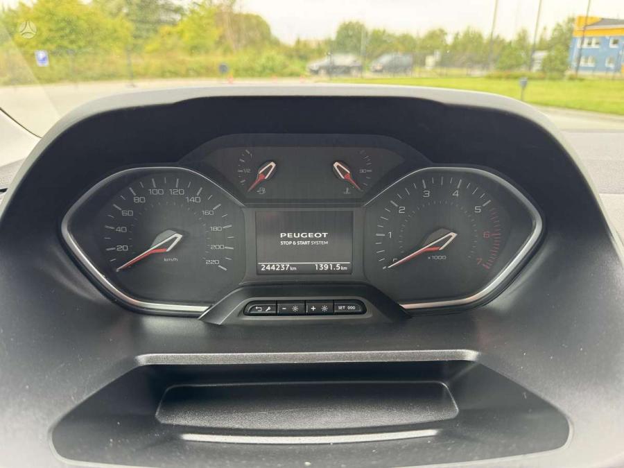 Zils Peugeot Rifter 2019 Telšiai, ar dzinēja tilpumu 1.50 L un nobraukumu 244 tūkst. km par 9300 €, foto 24 vietnē AUTOMOTO.COM.LV