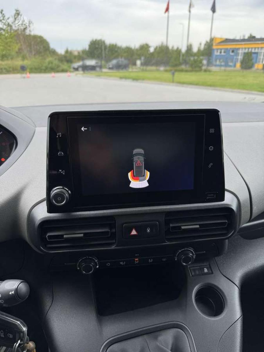 Zils Peugeot Rifter 2019 Telšiai, ar dzinēja tilpumu 1.50 L un nobraukumu 244 tūkst. km par 9300 €, foto 38 vietnē AUTOMOTO.COM.LV