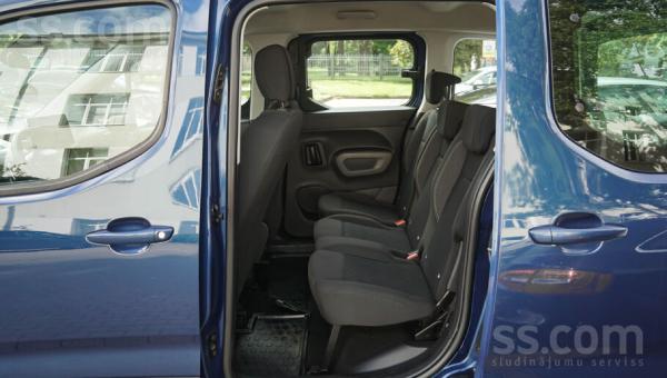 Blue Peugeot Rifter 2019 in Riga, with an engine capacity of 1.20 L and mileage of 128 thousand km for 10450 €, photo 7 on AUTOMOTO.COM.LV