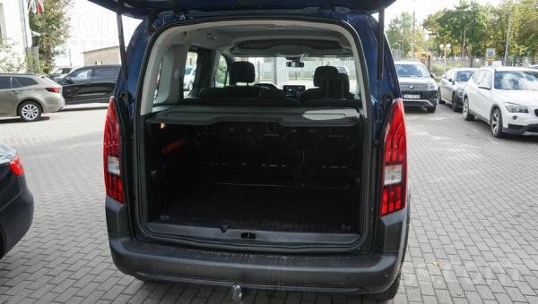 Blue Peugeot Rifter 2019 in Riga, with an engine capacity of 1.20 L and mileage of 128 thousand km for 10450 €, photo 8 on AUTOMOTO.COM.LV