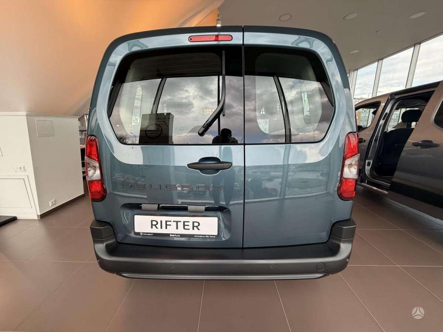 Blue Peugeot Rifter 2026 in Vilnius, with an engine capacity of 1.50 L and mileage of 0 thousand km for 26400 €, photo 5 on AUTOMOTO.COM.LV
