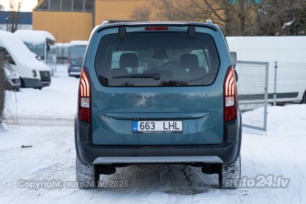 Blue Peugeot Rifter 2024 in Tallinn, with an engine capacity of 1.50 L and mileage of 61 thousand km for 26900 €, photo 5 on AUTOMOTO.COM.LV
