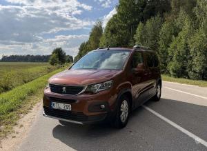 Brown Peugeot Rifter 2018 in Plunge, with an engine capacity of 1.50 L and mileage of 264 thousand km for 8600 €, photo  on AUTOMOTO.COM.LV