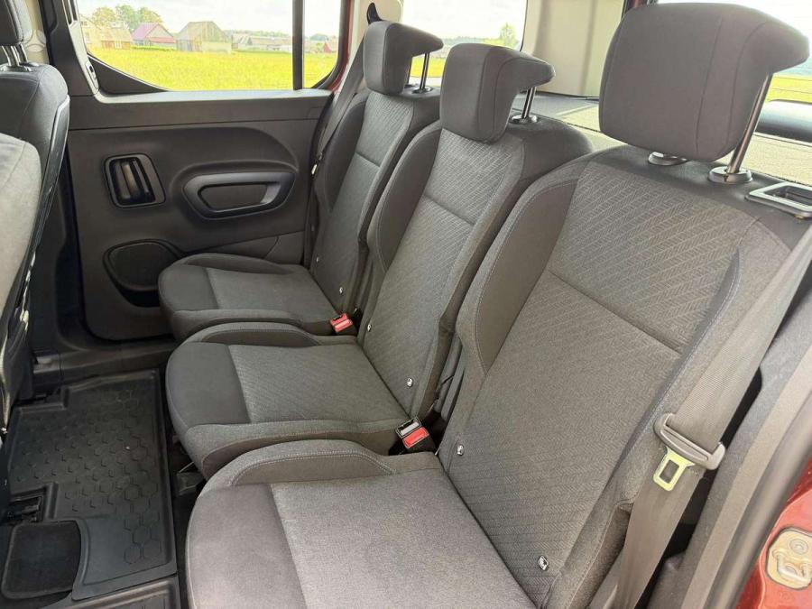Brown Peugeot Rifter 2018 in Plunge, with an engine capacity of 1.50 L and mileage of 264 thousand km for 8600 €, photo 13 on AUTOMOTO.COM.LV