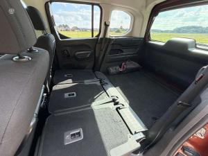 Brown Peugeot Rifter 2018 in Plunge, with an engine capacity of 1.50 L and mileage of 264 thousand km for 8600 €, photo 15 on AUTOMOTO.COM.LV