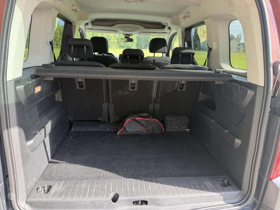 Brown Peugeot Rifter 2018 in Plunge, with an engine capacity of 1.50 L and mileage of 264 thousand km for 8600 €, photo 16 on AUTOMOTO.COM.LV