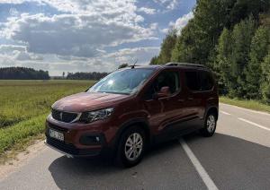 Brown Peugeot Rifter 2018 in Plunge, with an engine capacity of 1.50 L and mileage of 264 thousand km for 8600 €, photo 23 on AUTOMOTO.COM.LV