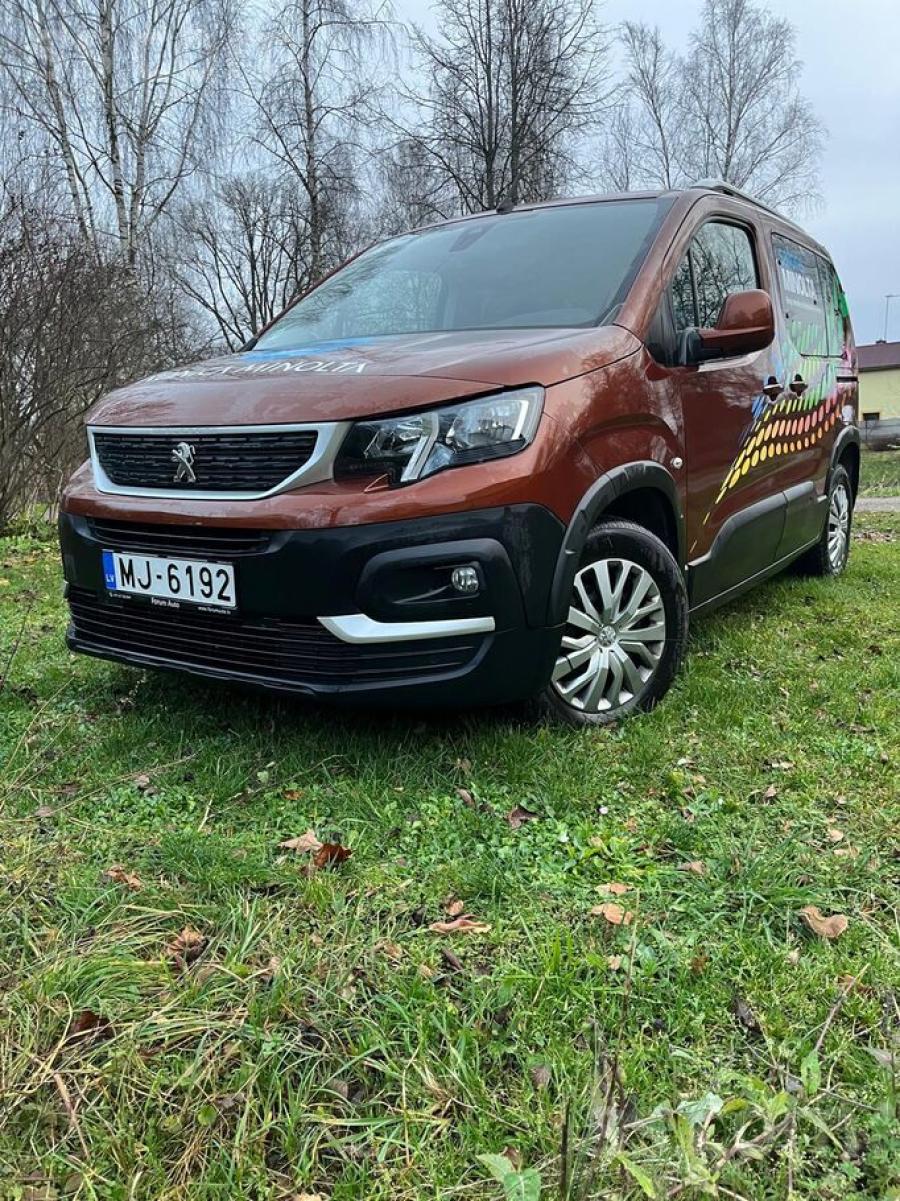 Brūns Peugeot Rifter 2019 Rīga, ar dzinēja tilpumu 1.50 L un nobraukumu 170 tūkst. km par 11495 €, foto 5 vietnē AUTOMOTO.COM.LV