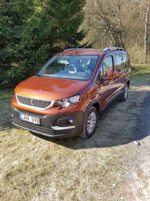 Brown Peugeot Rifter 2019 in Vilnius, with an engine capacity of 1.20 L and mileage of 213 thousand km for 9000 €, photo  on AUTOMOTO.COM.LV