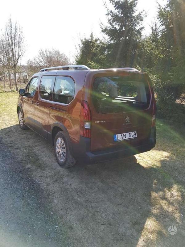 Brown Peugeot Rifter 2019 in Vilnius, with an engine capacity of 1.20 L and mileage of 213 thousand km for 9000 €, photo 2 on AUTOMOTO.COM.LV