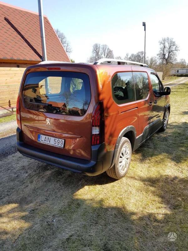 Brown Peugeot Rifter 2019 in Vilnius, with an engine capacity of 1.20 L and mileage of 213 thousand km for 9000 €, photo 4 on AUTOMOTO.COM.LV
