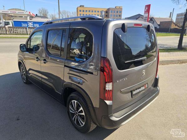Brown Peugeot Rifter 2019 in Siauliai, with an engine capacity of 1.20 L and mileage of 162 thousand km for 9950 €, photo 5 on AUTOMOTO.COM.LV