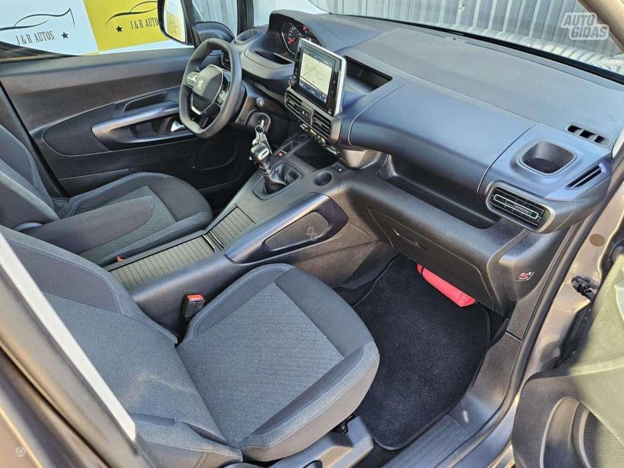 Brown Peugeot Rifter 2019 in Siauliai, with an engine capacity of 1.20 L and mileage of 162 thousand km for 9950 €, photo 16 on AUTOMOTO.COM.LV