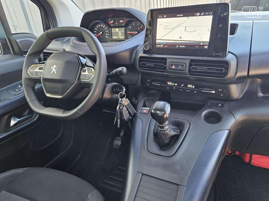 Brown Peugeot Rifter 2019 in Siauliai, with an engine capacity of 1.20 L and mileage of 162 thousand km for 9950 €, photo 18 on AUTOMOTO.COM.LV