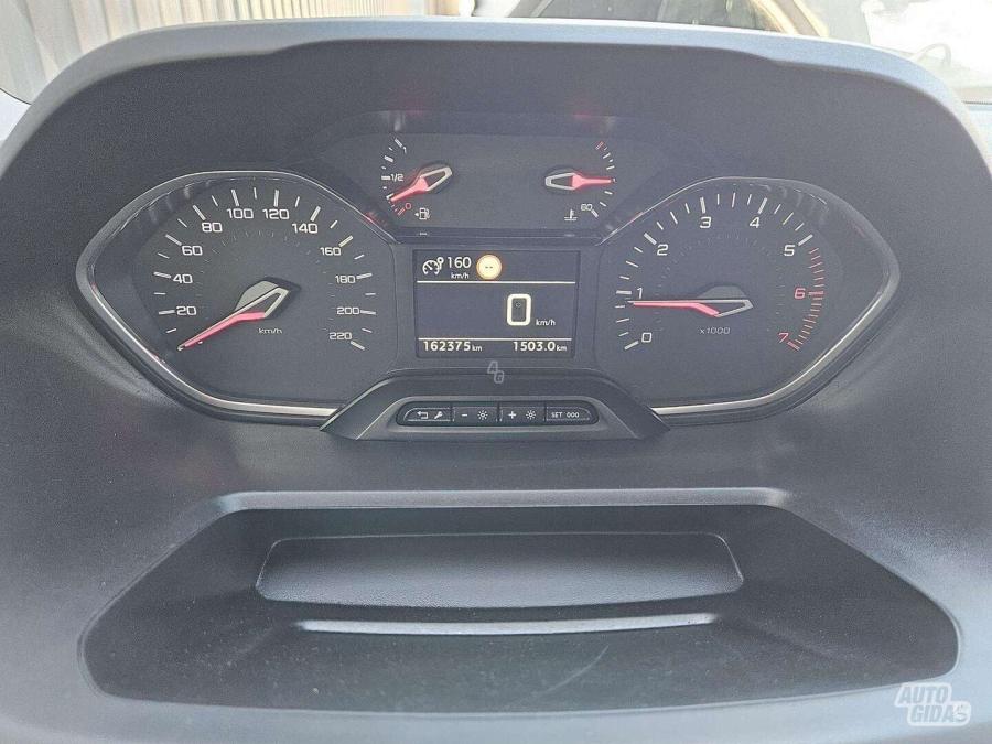 Brown Peugeot Rifter 2019 in Siauliai, with an engine capacity of 1.20 L and mileage of 162 thousand km for 9950 €, photo 34 on AUTOMOTO.COM.LV