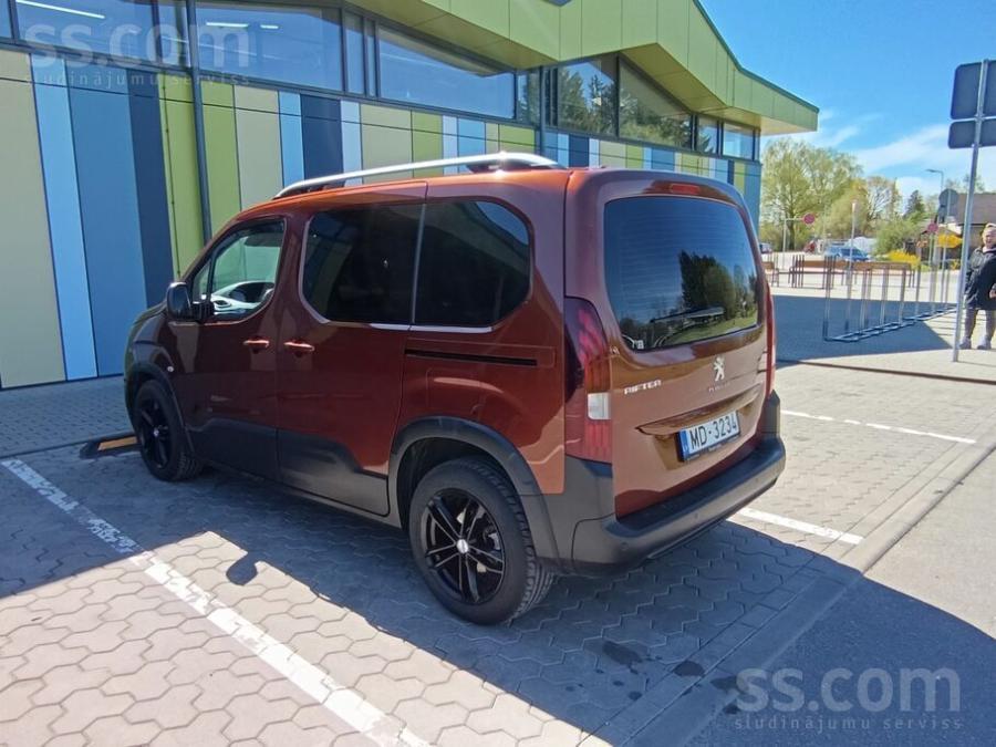 Brūns Peugeot Rifter 2019 Rīga, ar dzinēja tilpumu 1.50 L un nobraukumu 150 tūkst. km par 12000 €, foto 24 vietnē AUTOMOTO.COM.LV