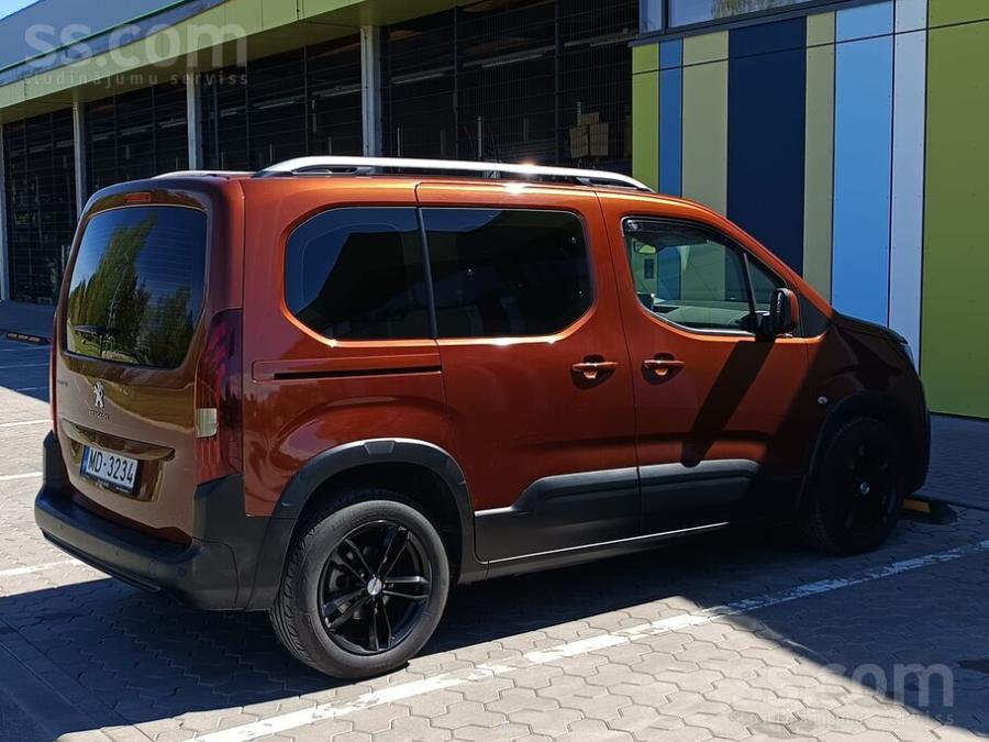 Brūns Peugeot Rifter 2019 Rīga, ar dzinēja tilpumu 1.50 L un nobraukumu 150 tūkst. km par 12000 €, foto 25 vietnē AUTOMOTO.COM.LV