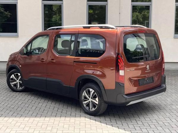 Brūns Peugeot Rifter 2019 Jelgava, ar dzinēja tilpumu 1.20 L un nobraukumu 146 tūkst. km par 10990 €, foto 8 vietnē AUTOMOTO.COM.LV