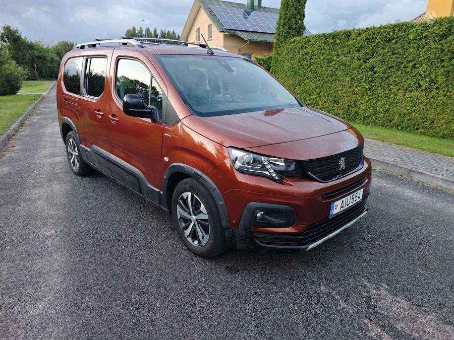 Brown Peugeot Rifter 2019 in Skuodas, with an engine capacity of 1.20 L and mileage of 176 thousand km for 12400 €, photo 1 on AUTOMOTO.COM.LV