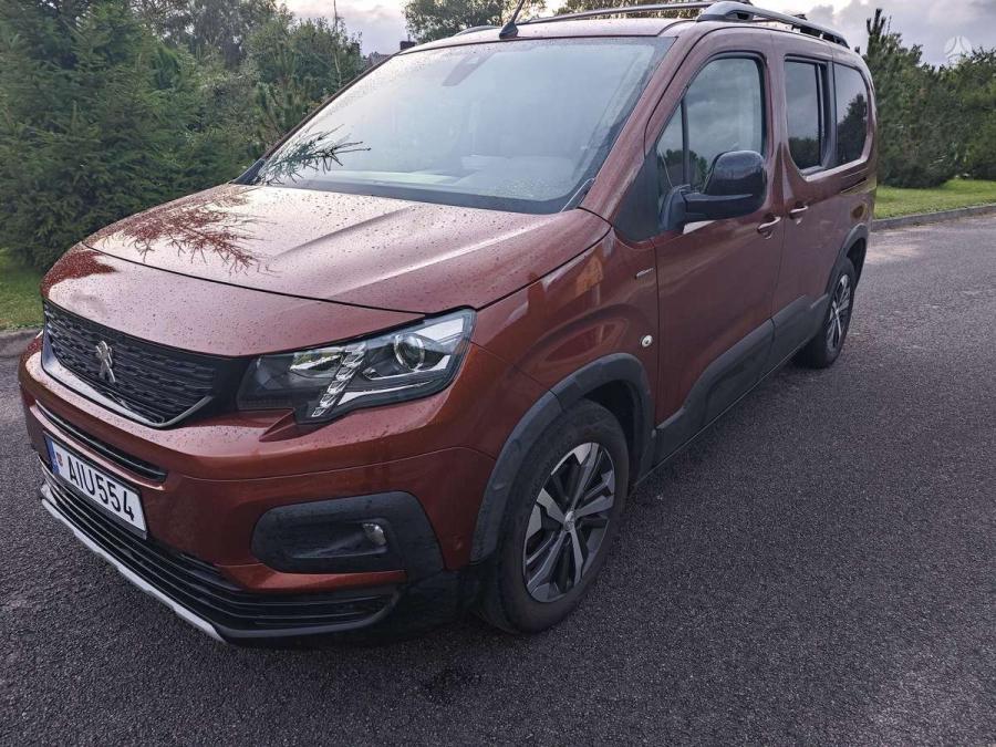 Brown Peugeot Rifter 2019 in Skuodas, with an engine capacity of 1.20 L and mileage of 176 thousand km for 12400 €, photo 3 on AUTOMOTO.COM.LV