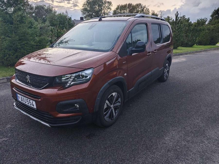 Brown Peugeot Rifter 2019 in Skuodas, with an engine capacity of 1.20 L and mileage of 176 thousand km for 12400 €, photo 4 on AUTOMOTO.COM.LV