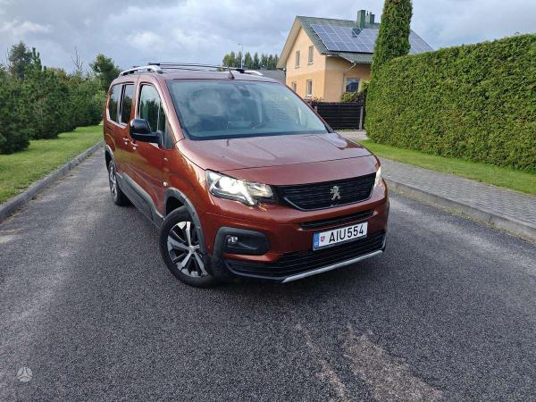 Brown Peugeot Rifter 2019 in Skuodas, with an engine capacity of 1.20 L and mileage of 176 thousand km for 12400 €, photo 5 on AUTOMOTO.COM.LV