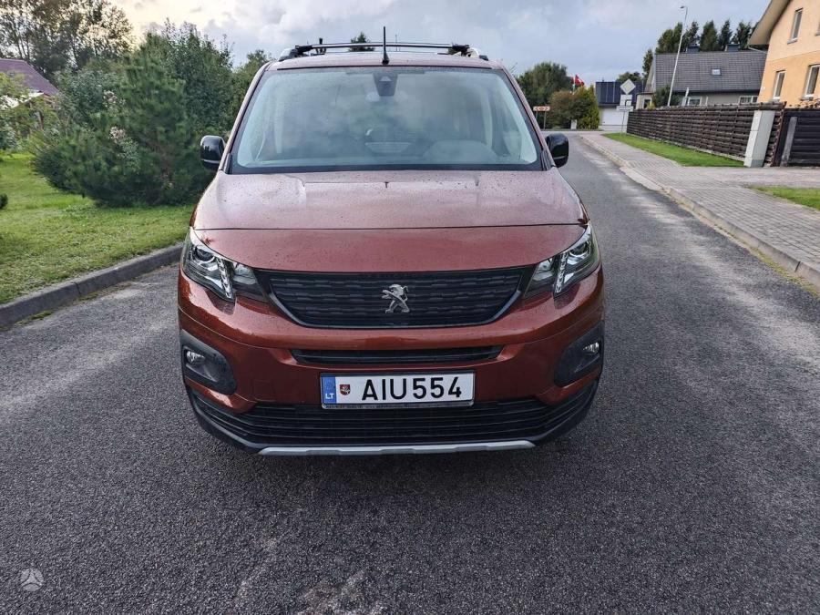 Brown Peugeot Rifter 2019 in Skuodas, with an engine capacity of 1.20 L and mileage of 176 thousand km for 12400 €, photo 6 on AUTOMOTO.COM.LV