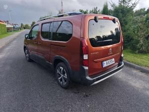Brown Peugeot Rifter 2019 in Skuodas, with an engine capacity of 1.20 L and mileage of 176 thousand km for 12400 €, photo 7 on AUTOMOTO.COM.LV