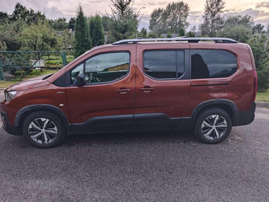 Brown Peugeot Rifter 2019 in Skuodas, with an engine capacity of 1.20 L and mileage of 176 thousand km for 12400 €, photo 9 on AUTOMOTO.COM.LV