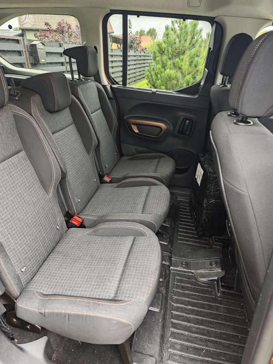 Brown Peugeot Rifter 2019 in Skuodas, with an engine capacity of 1.20 L and mileage of 176 thousand km for 12400 €, photo 10 on AUTOMOTO.COM.LV