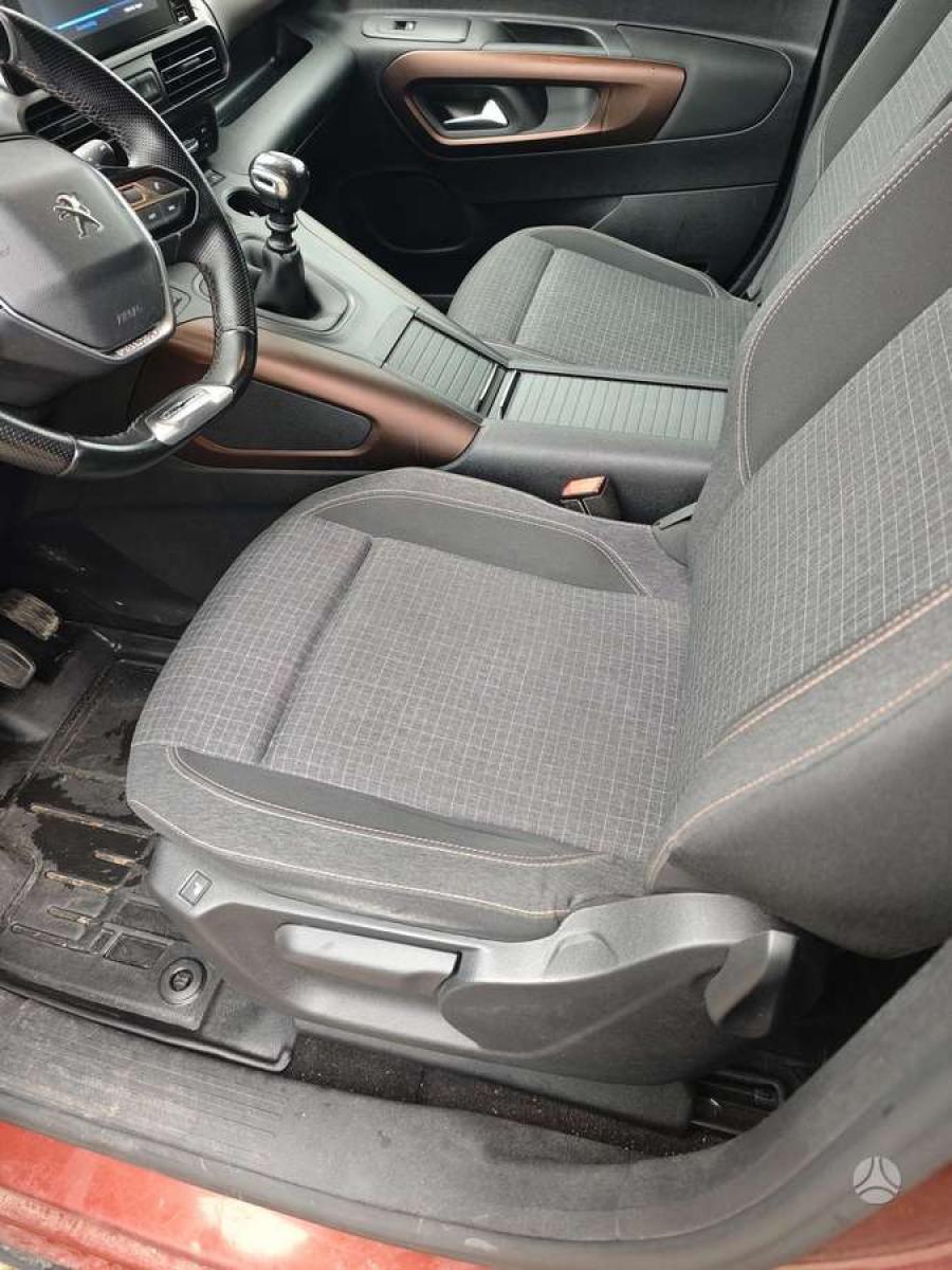 Brown Peugeot Rifter 2019 in Skuodas, with an engine capacity of 1.20 L and mileage of 176 thousand km for 12400 €, photo 11 on AUTOMOTO.COM.LV