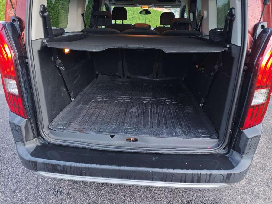 Brown Peugeot Rifter 2019 in Skuodas, with an engine capacity of 1.20 L and mileage of 176 thousand km for 12400 €, photo 12 on AUTOMOTO.COM.LV