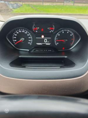 Brown Peugeot Rifter 2019 in Skuodas, with an engine capacity of 1.20 L and mileage of 176 thousand km for 12400 €, photo 16 on AUTOMOTO.COM.LV