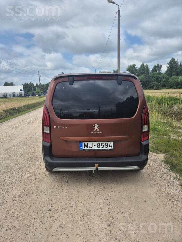 Пежо Rifter 2019 в Елгава на AUTOMOTO.COM.LV Коричневый Пежо Rifter 2019 в Елгава, объемом двигателя 1.50 л и пробегом 127 тыс. км за 8500 €, фото 4 на AUTOMOTO.COM.LV