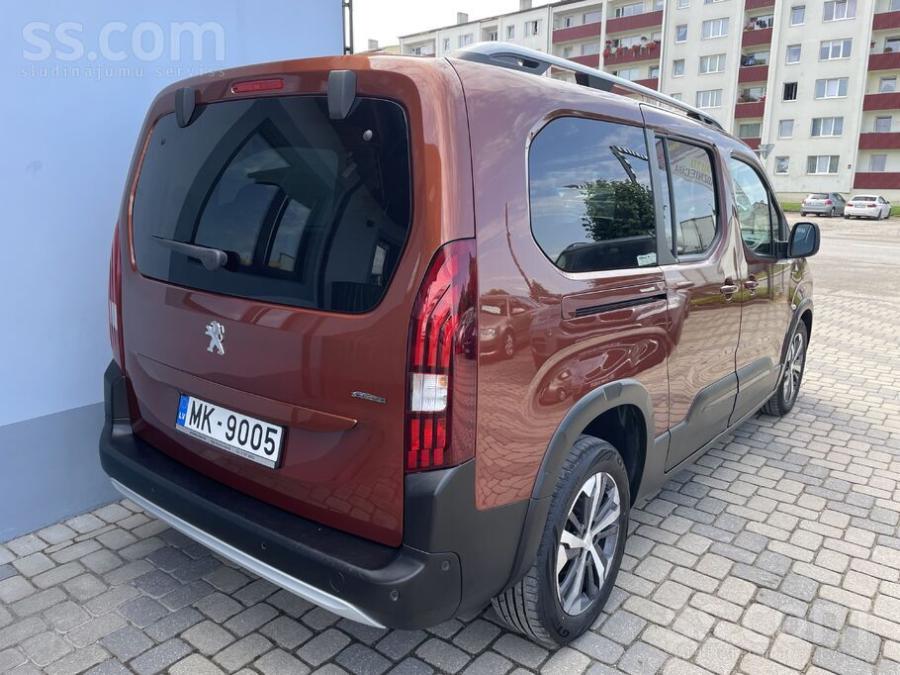Brown Peugeot Rifter 2020 in Talsi, with an engine capacity of 1.20 L and mileage of 227 thousand km for 10900 €, photo 4 on AUTOMOTO.COM.LV