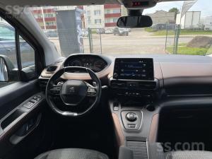 Brown Peugeot Rifter 2020 in Talsi, with an engine capacity of 1.20 L and mileage of 227 thousand km for 10900 €, photo 8 on AUTOMOTO.COM.LV